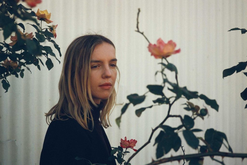 The Japanese House estrena su nuevo sencillo ':)' | CusicaPlus