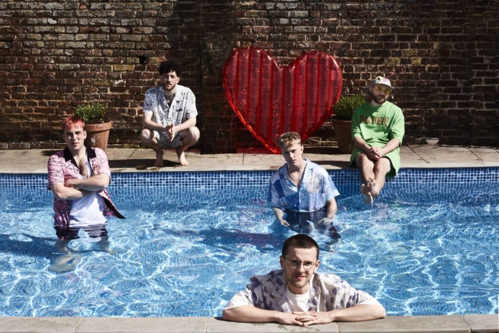 Easy Life comparte 'Nightmares' versión en vivo | CusicaPlus