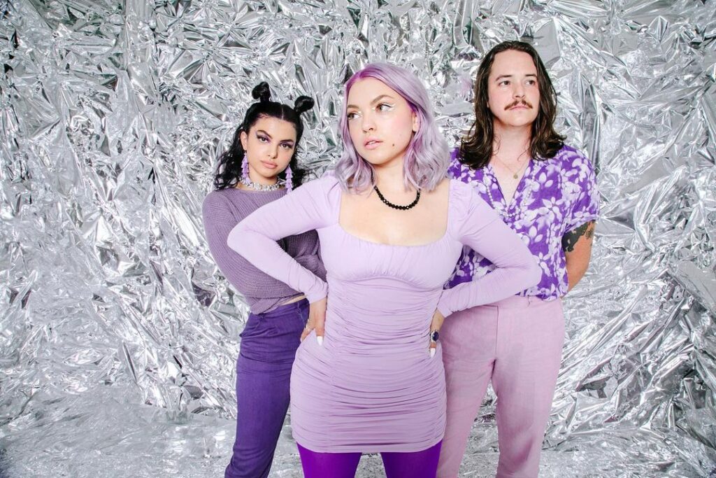 Hey Violet presenta su tema 'Problems' | CusicaPlus