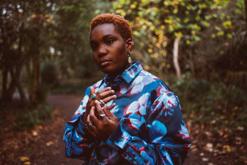 Arlo Parks comparte su nuevo tema 'Softly' | CusicaPlus