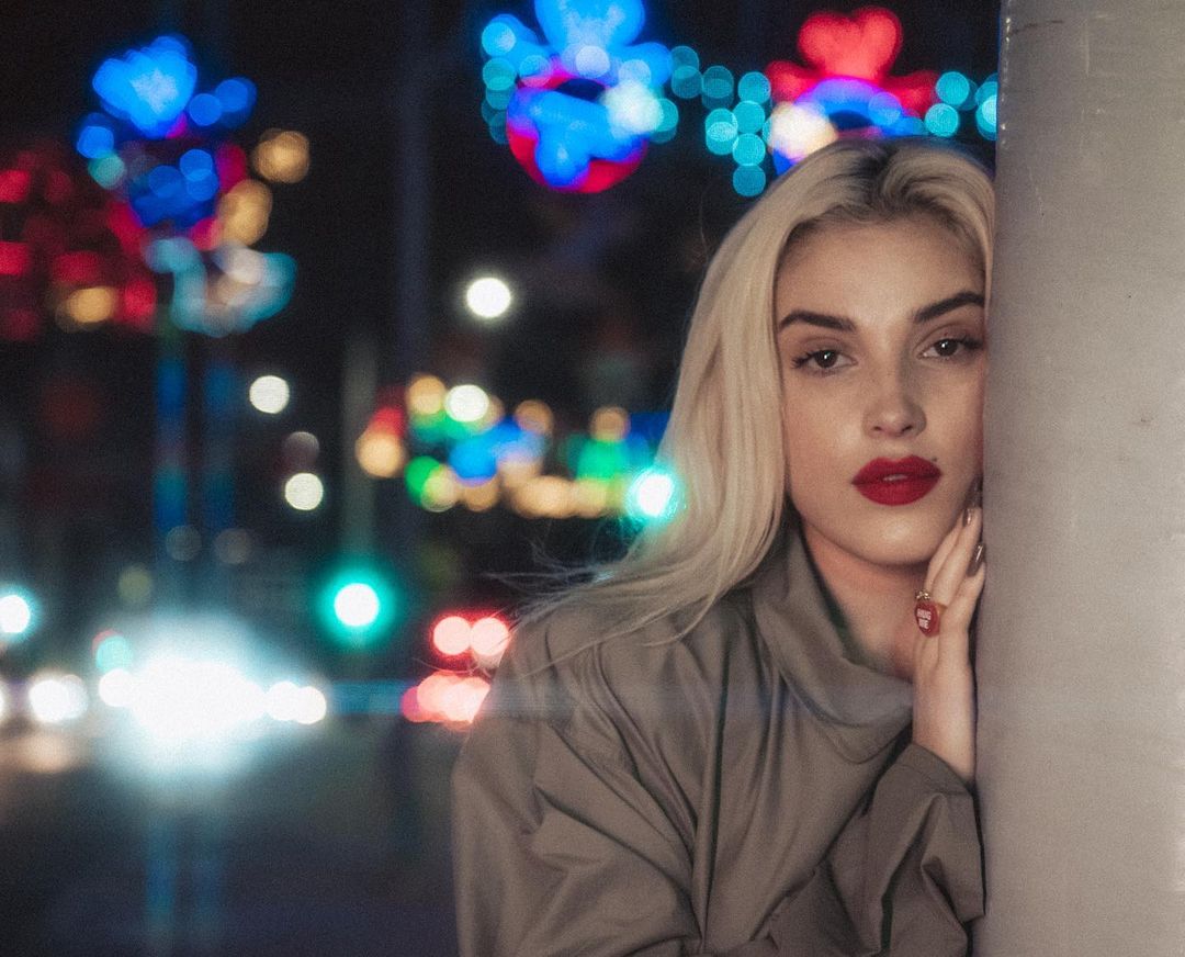 Conociendo más a Elena Rose, la cantante y compositora venezolana que ...