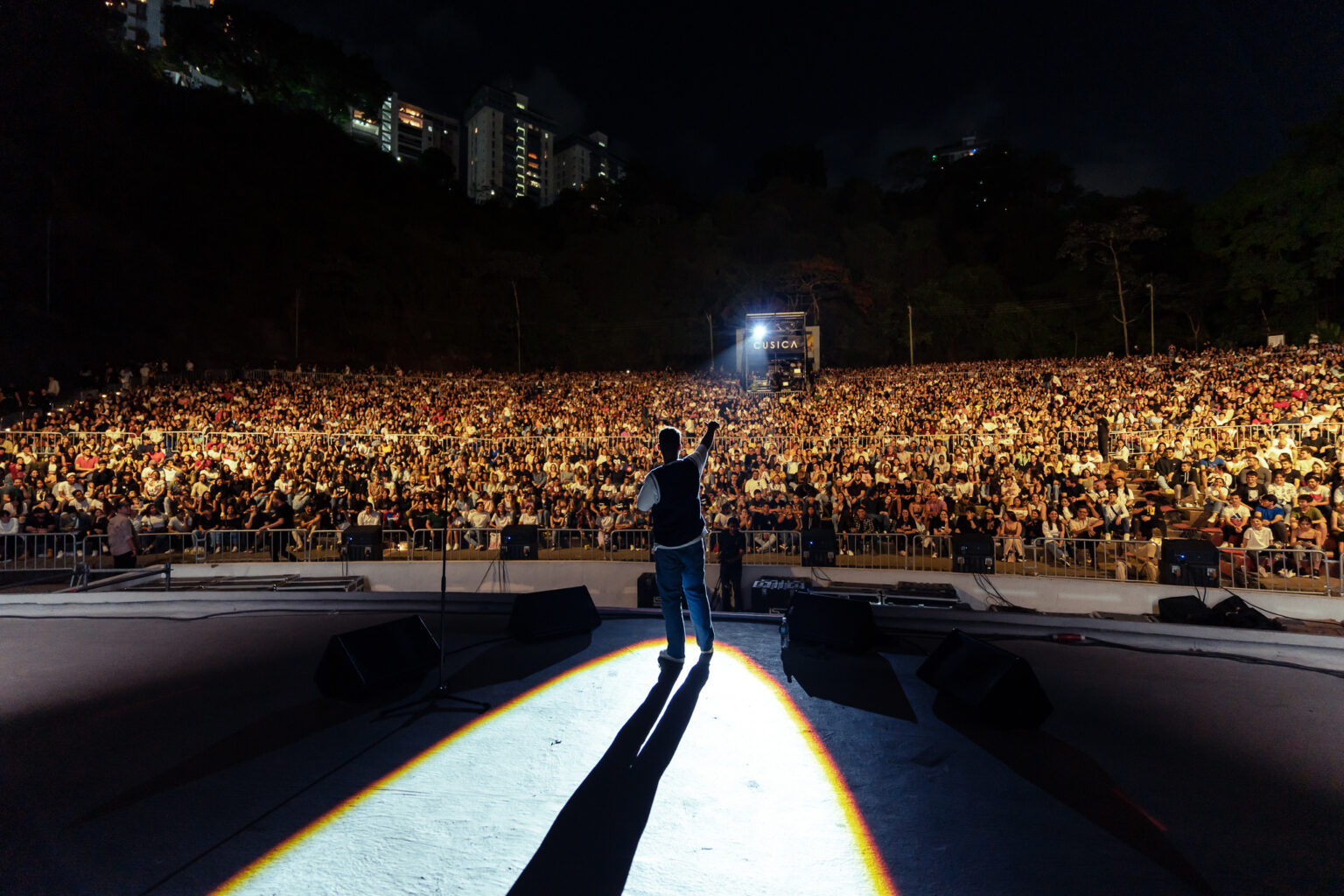 Chris Andrade hace historia con 'el stand-up más grande de Venezuela ...