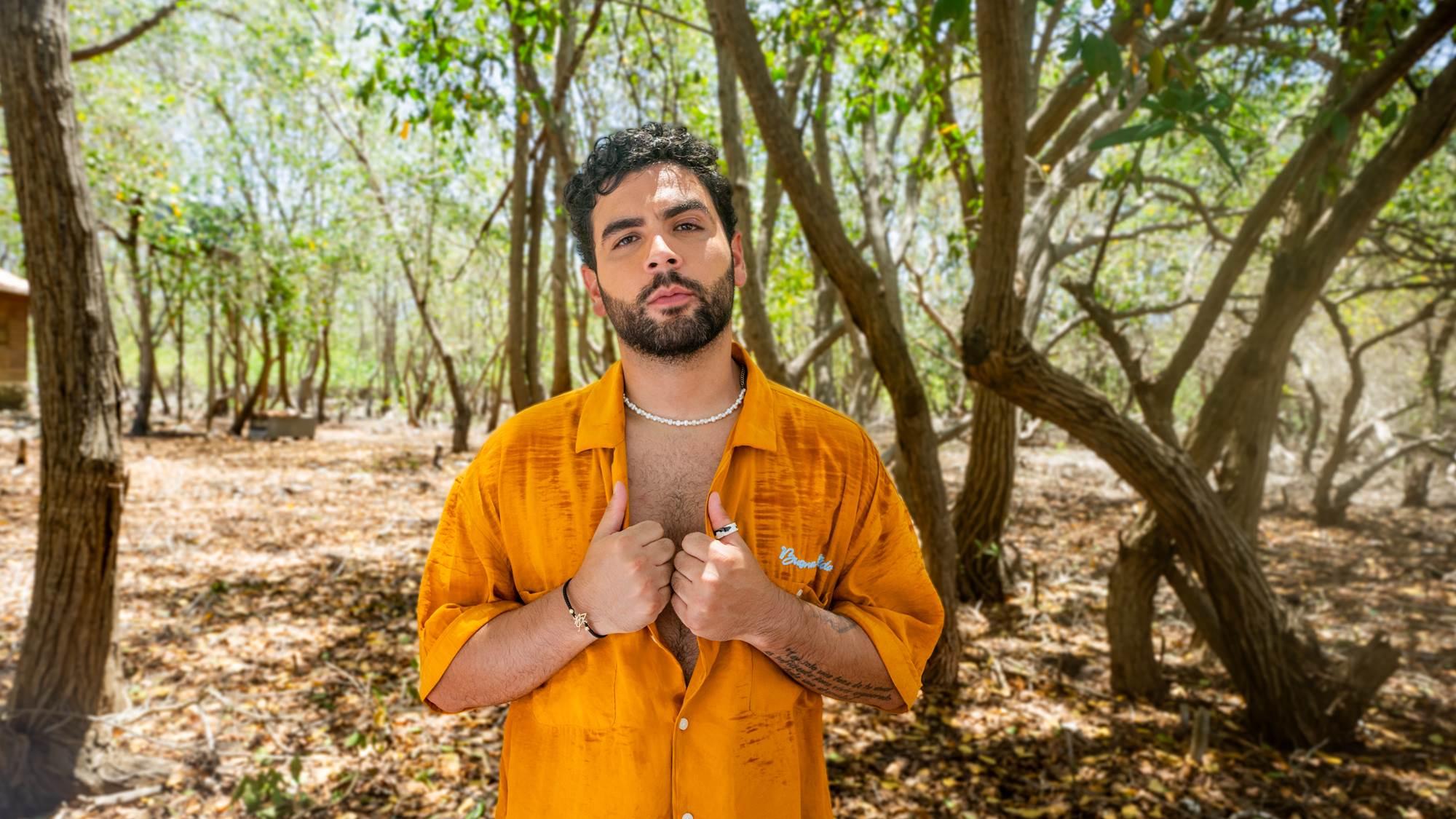 Andrés Julio lanza el coqueto 'Quédate' | CusicaPlus