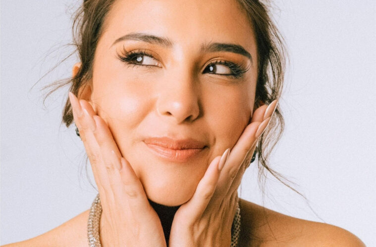 Mira 'Me Porto Bonito' de Bad Bunny y Chencho Corleone | CusicaPlus