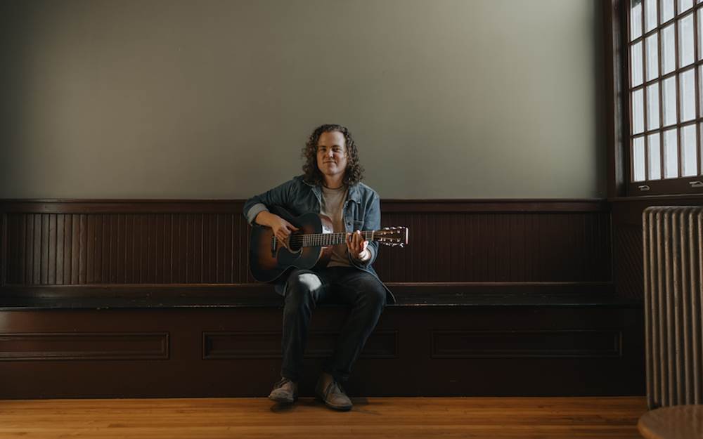 Sam Robbins comparte 'Piles of Sand' | CusicaPlus