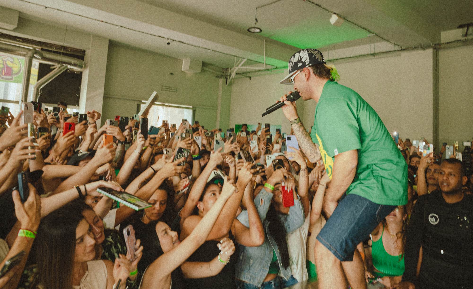 Feid celebra 5 años de 'Ferxxo (Vol 1: M.O.R)' con fans en Medellín ...