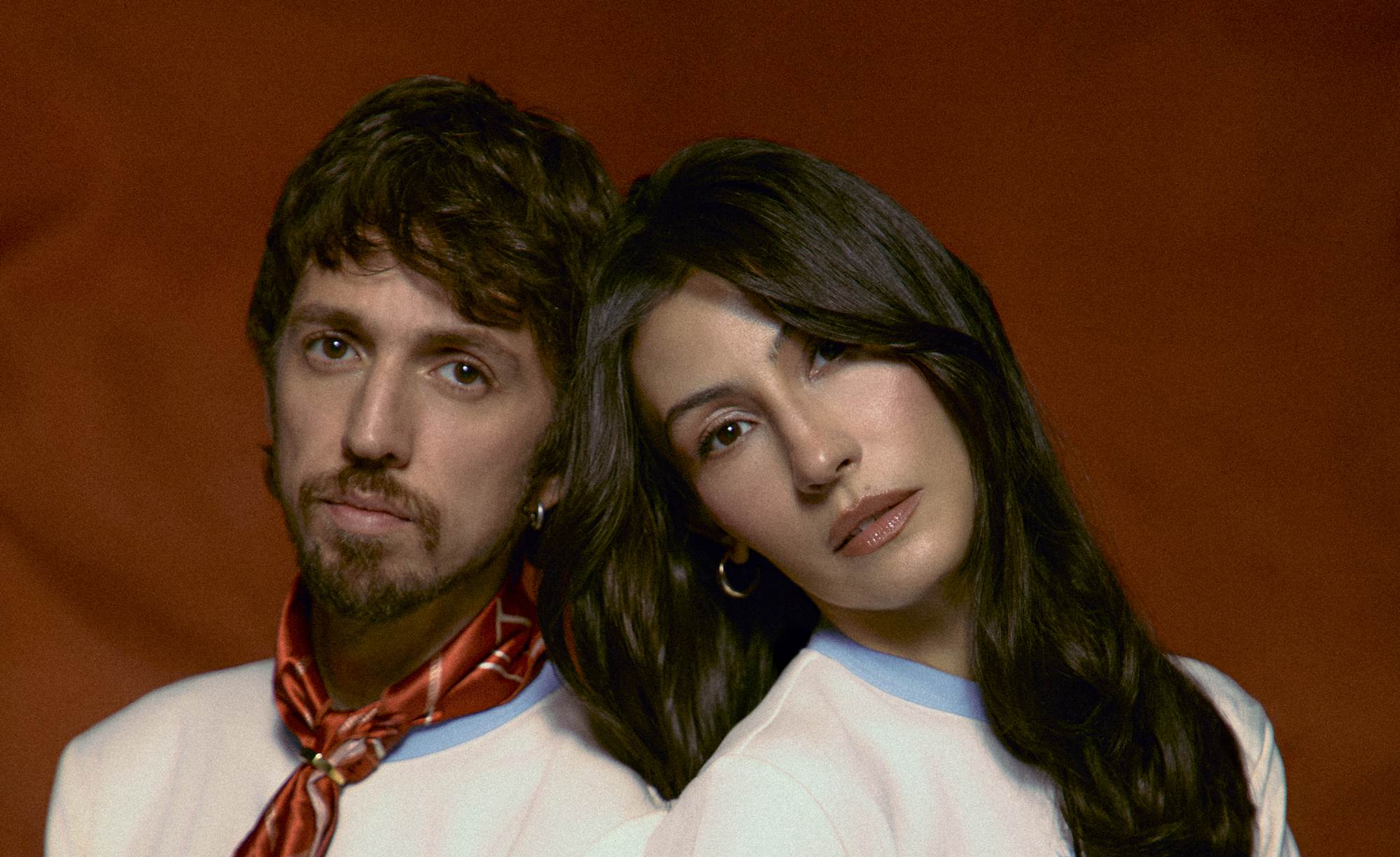 Esteman y Daniela Spalla estrenan 'Duele' | CusicaPlus