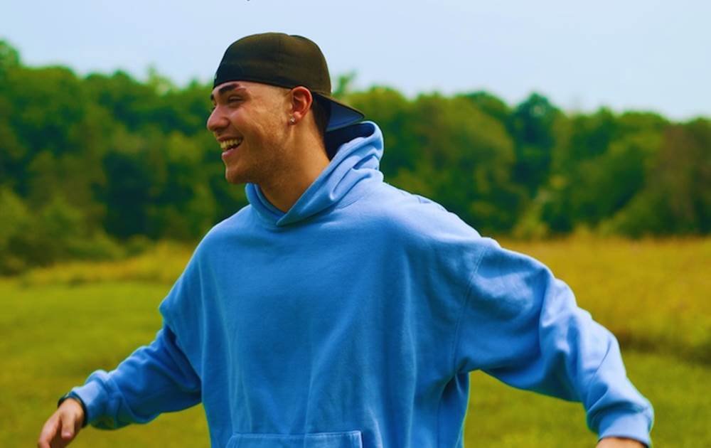 Jordan Anthony lanza 'Tell Me' | CusicaPlus