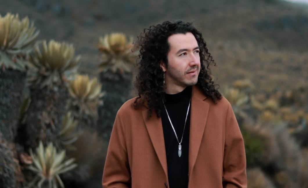 Julián Cardona publica el EP 'La Flor de la Vida' | CusicaPlus