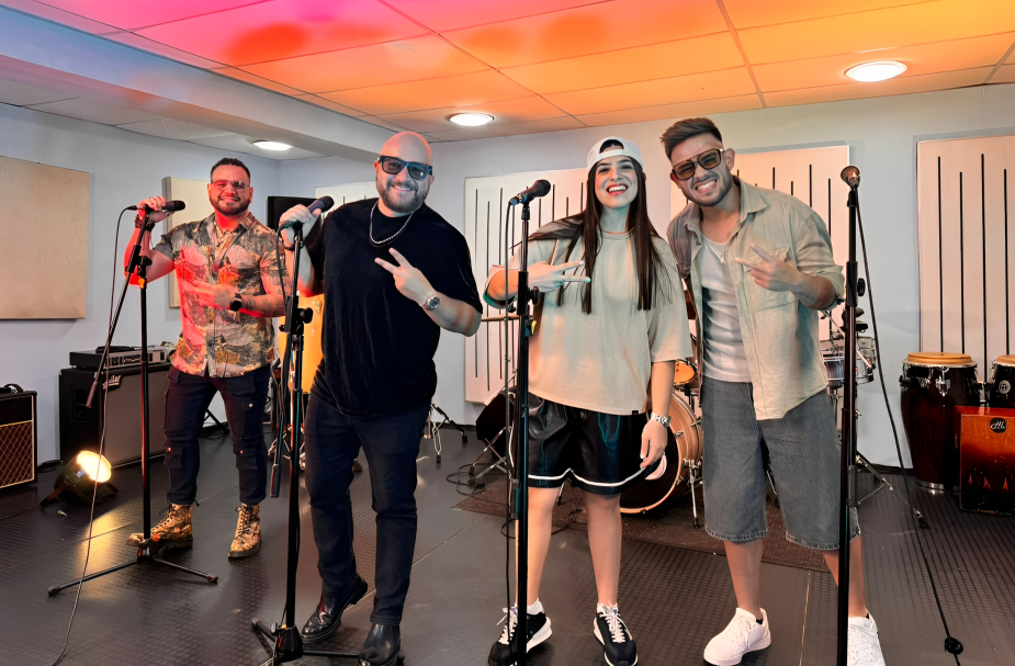 Atina y Bacanos presentan 'Eres mi vida' | CusicaPlus